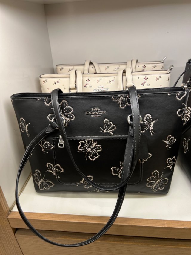 Coach blk butterfly large zip tote - 陳記美加代購