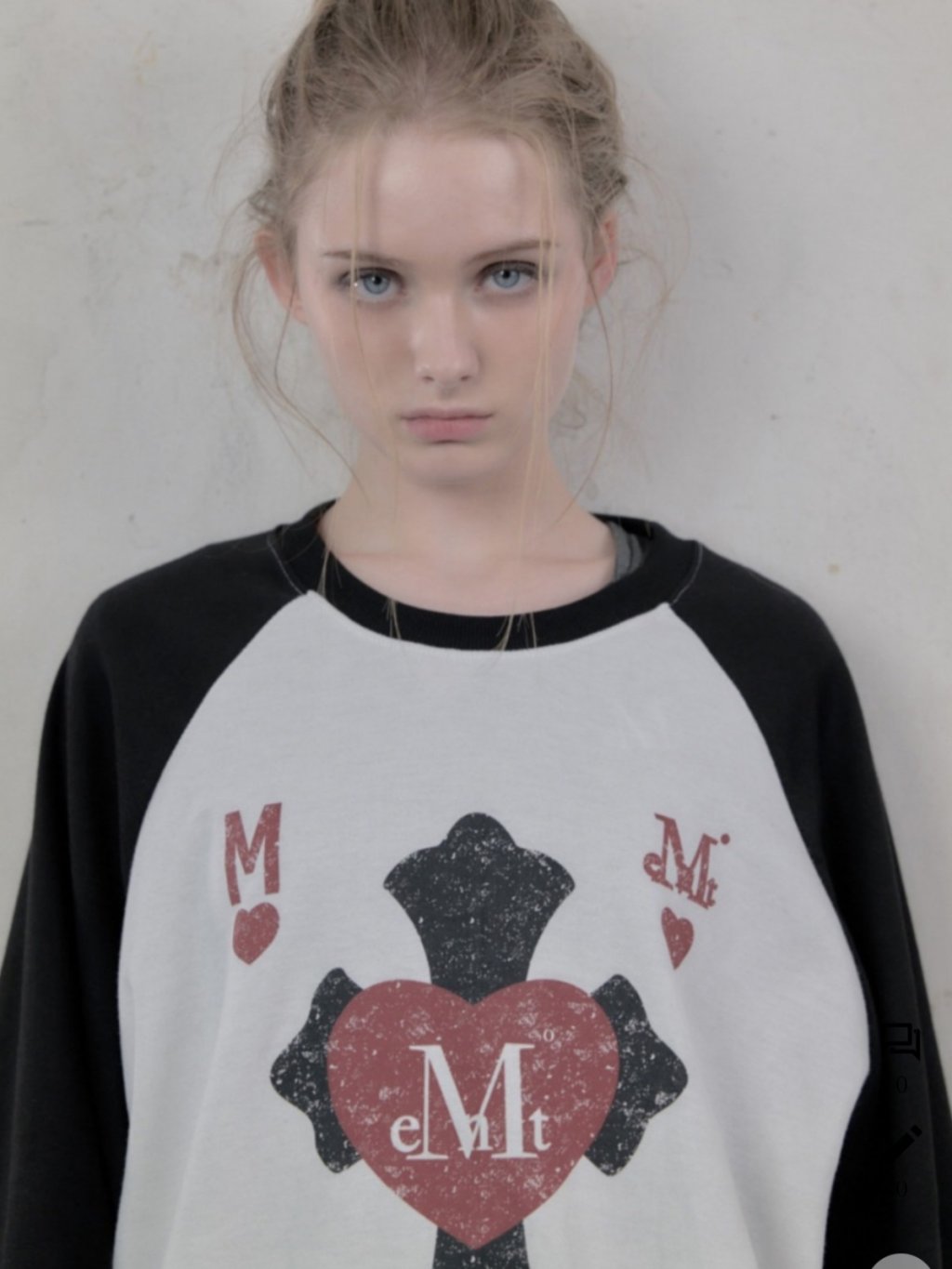 韓國MUCEN十字心心衛衣（리스트 HATRIC CRACK HEART CROSS RAGLAN MTM） - JLNY shop